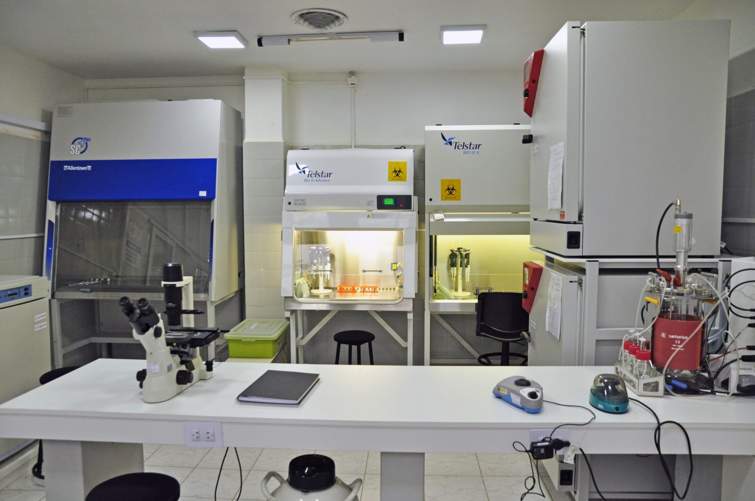 Nueva área de ensayos In Vitro – Centro de Medicina Comparada